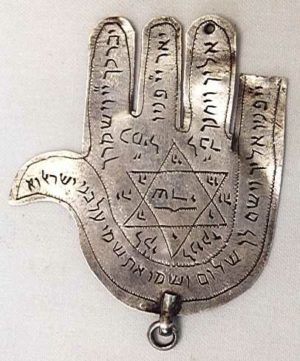 Main de Fatma: origine et signification • Mon-Talisman.com